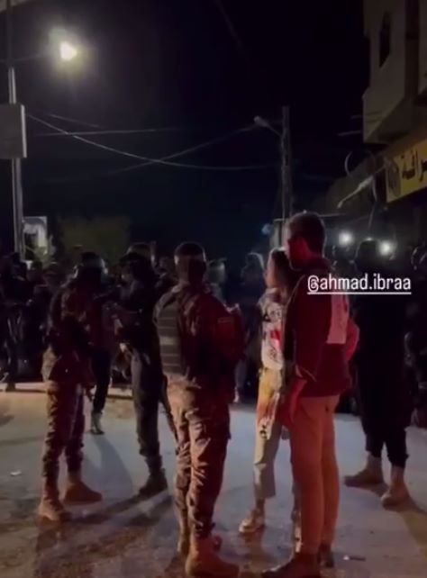 فيديو | مشاهد من تسليم كتائب القسام وسرايا القدس الدفعة الخامسة من المحتجزين الاسرائيليين في ...